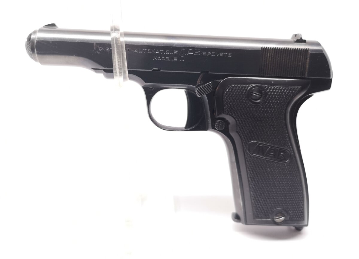 halbautomatische Pistole MAB - Mod. D - Note 2 - MAB Logo auf Griffsc